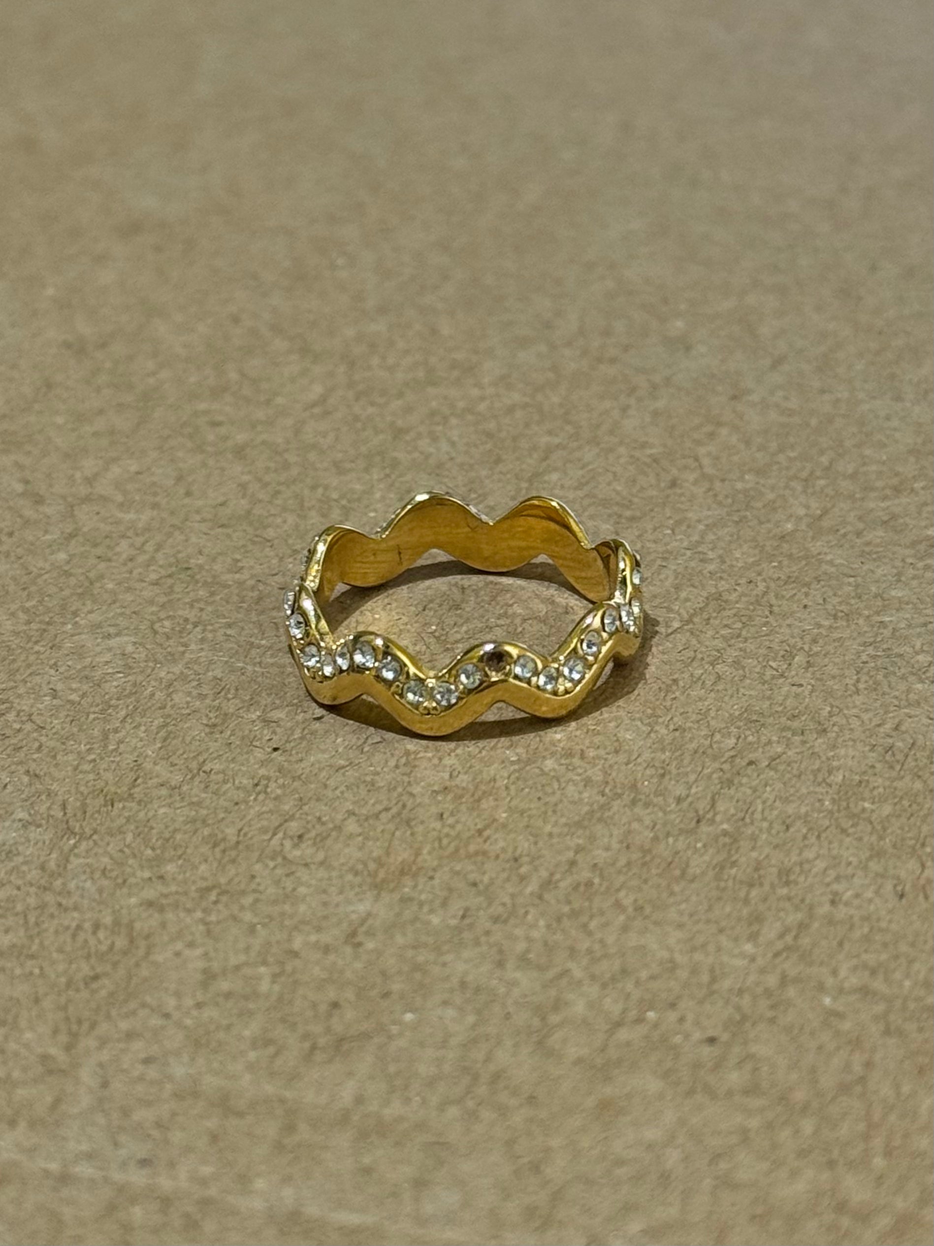 (T&C) White CZ Wave Ring – The Fitz Studio